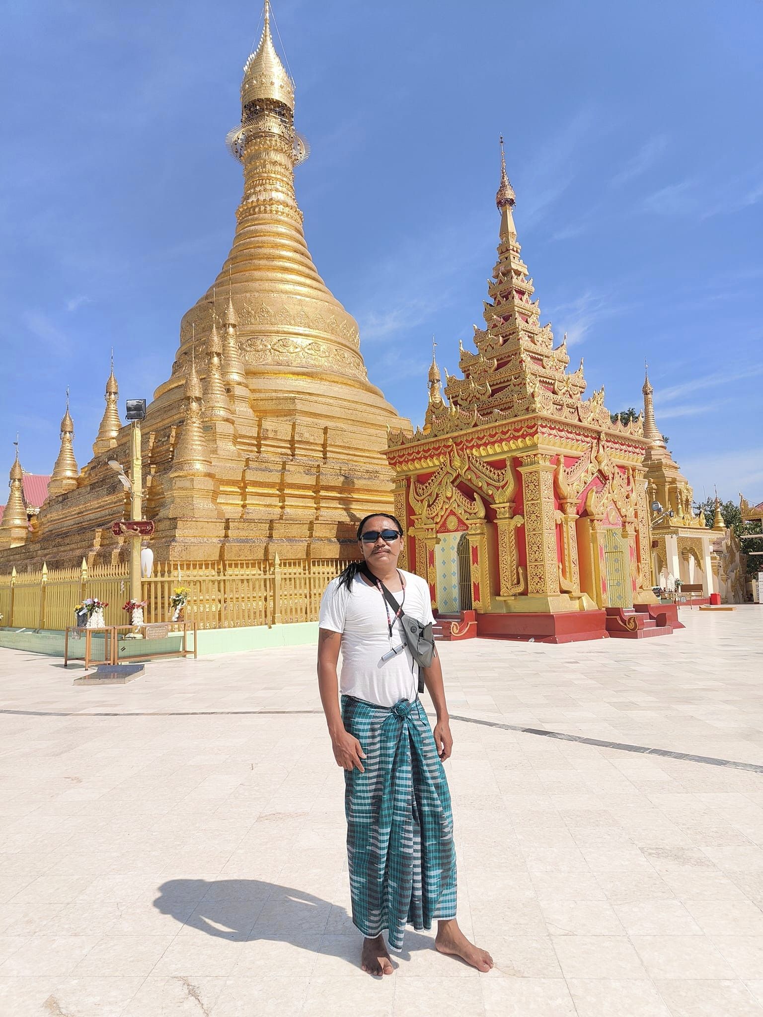 Tour to Golden Rock in Kyaiktiyo Pagoda from Yangon 1 Day Trip